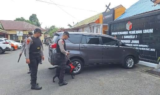 Tim Penjinak Bom Cek Kantor KPU dan Bawaslu Jambi, Ini Hasilnya ... Tim Penjinak Bom Cek Kantor KPU dan Bawaslu Jambi, Ini Hasilnya ...